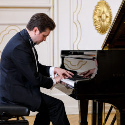 Biography - Aron Rozsa